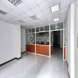 Commerce à louer 25 000 dh 185 m² - Charf-Souani Tanger